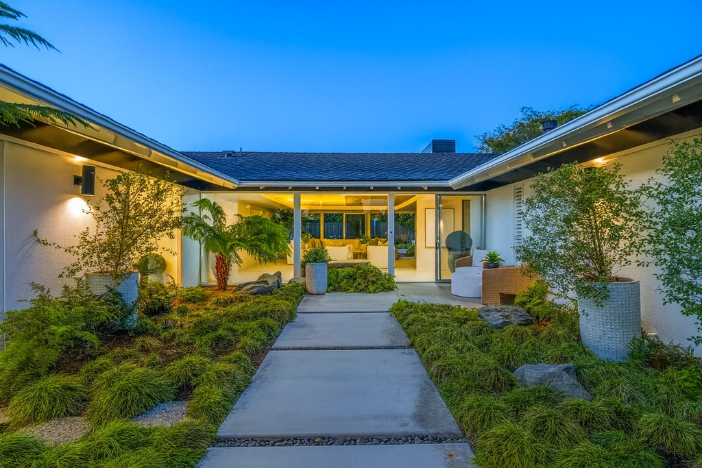 Bills Quarterback Josh Allen Lists Dana Point Bachelor Pad For $8.5 ...