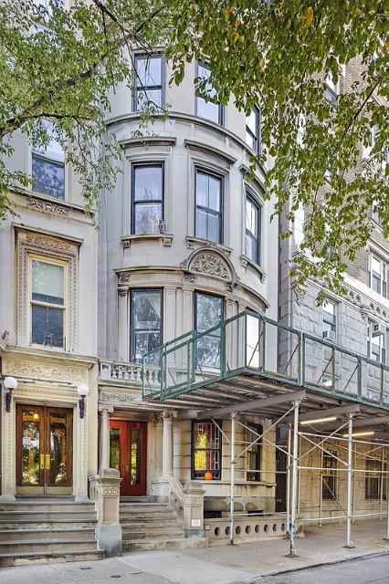 414 Riverside Drive | Montfort Real Estate