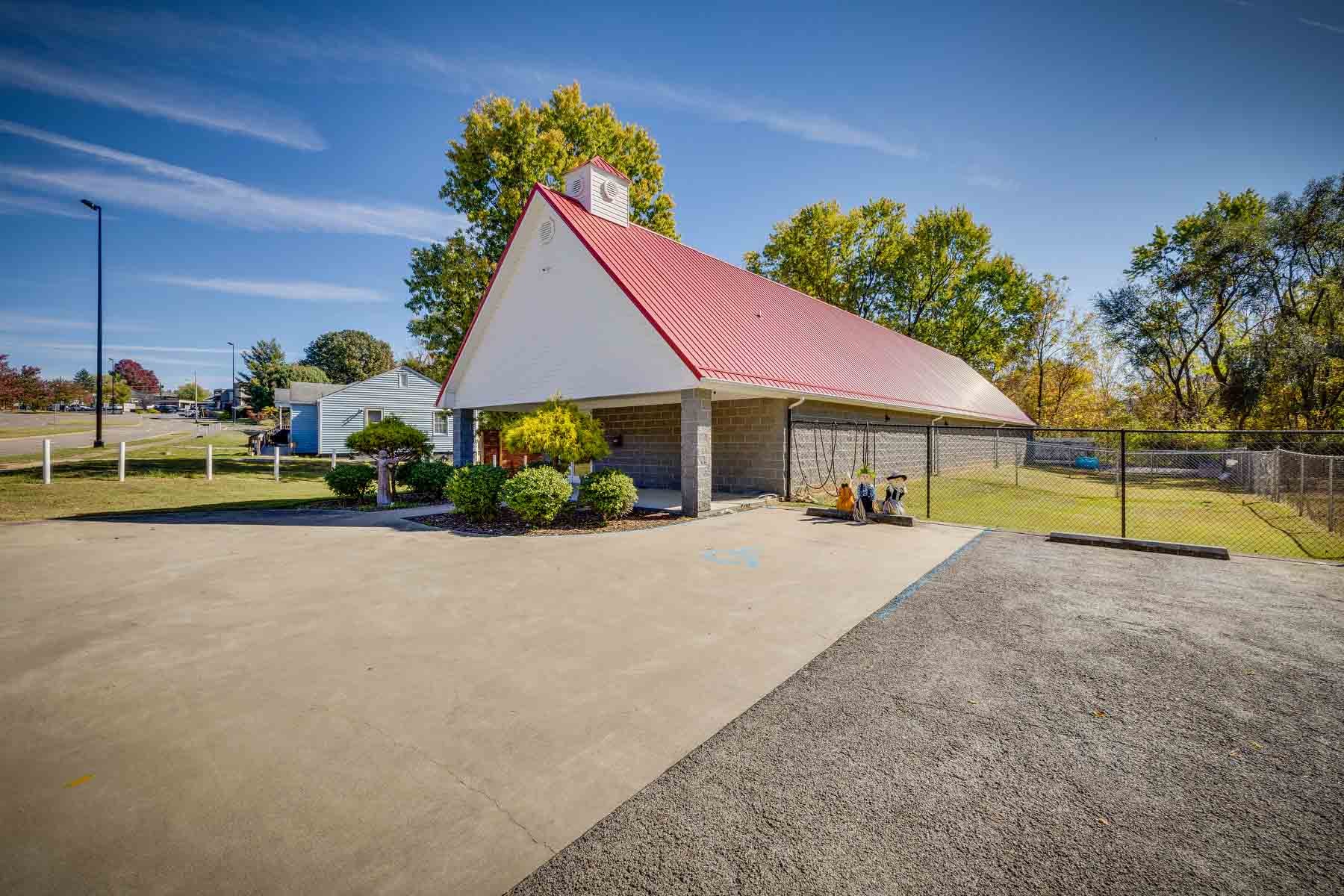 1045 North Wilcox Drive | Real Estate | For Sale | Red Door Agency