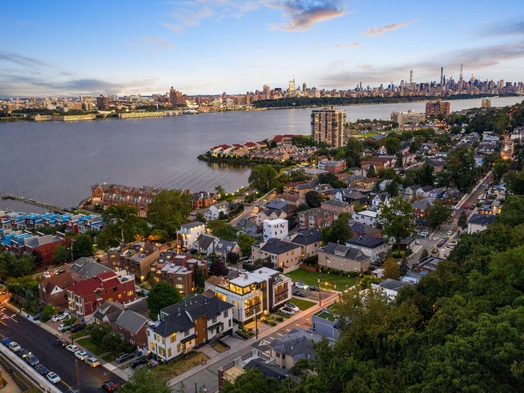 Edgewater, New Jersey - Real Estate Agent Danny Yoon