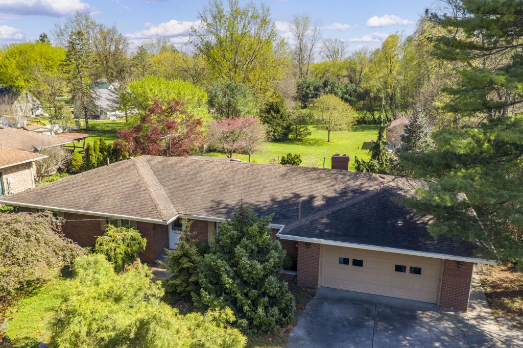 1349 Smith - Wiens & Roth Real Estate