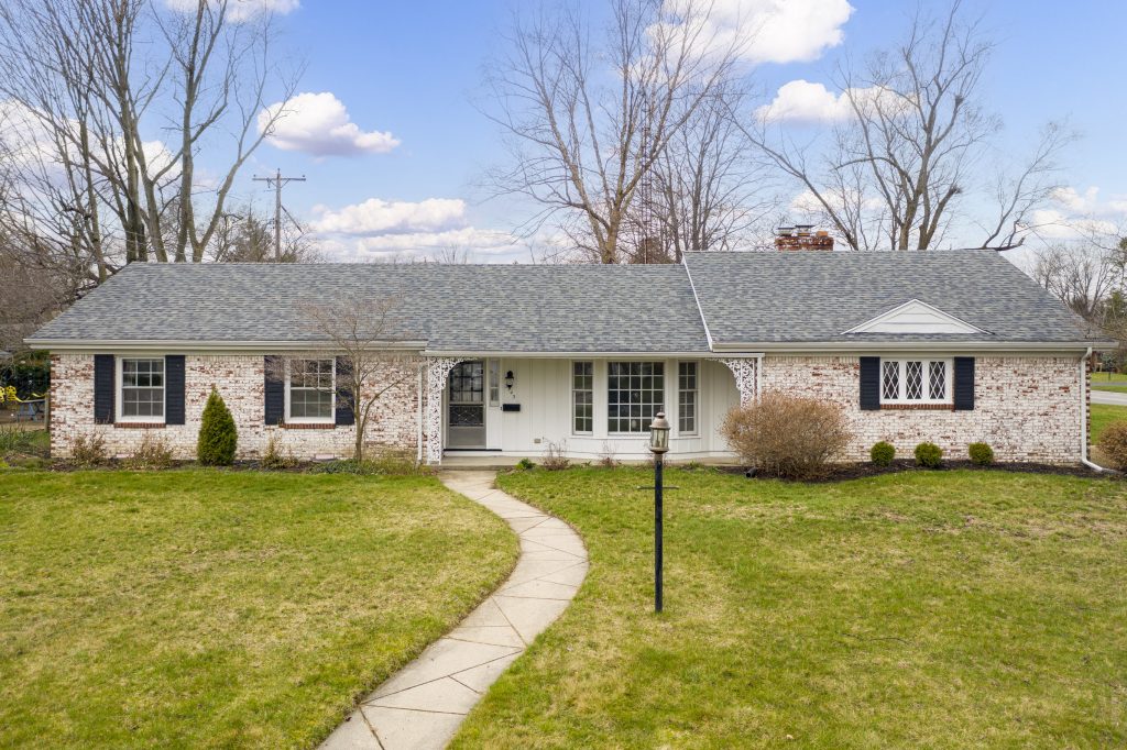 3743 Naples Dr. - Wiens & Roth Real Estate