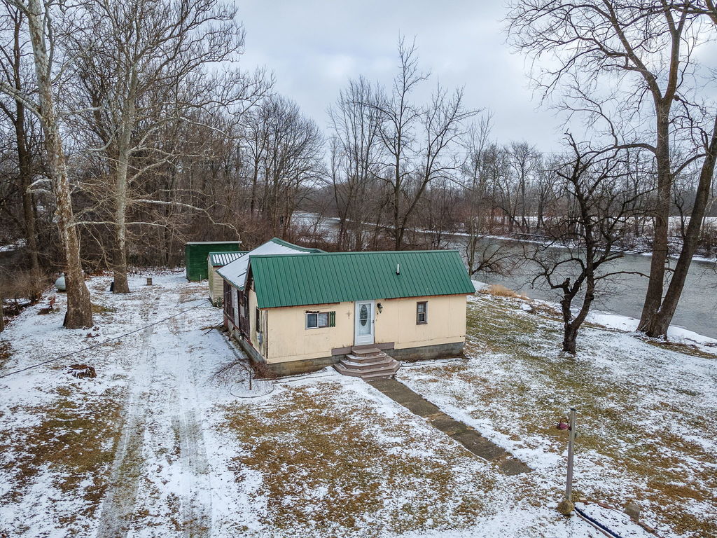 15 Ida Maybee Rd - Wiens & Roth Real Estate