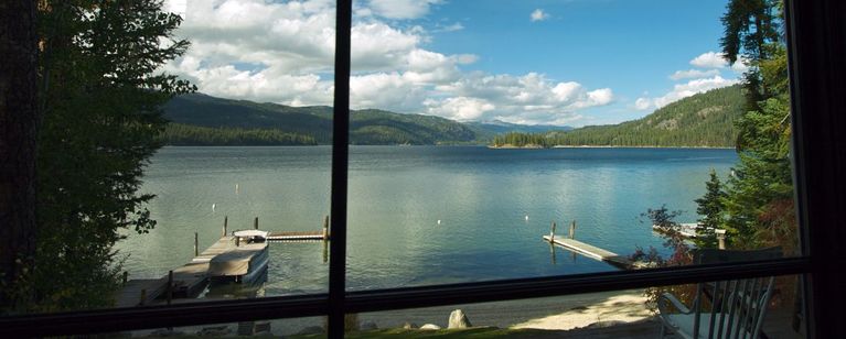 What is the Difference Between Beachfront and Waterfront Properties?